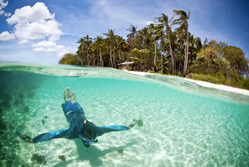 Linapacan Island, Philippines Ang isla ay tanyag sa hindi pa nasisirang kalikasan, mga puting baybayin at malinaw na tubig. Ang lugar ay malayo sa mga tanyag na atraksyon, kaya't walang mga pulutong ng mga random na turista.