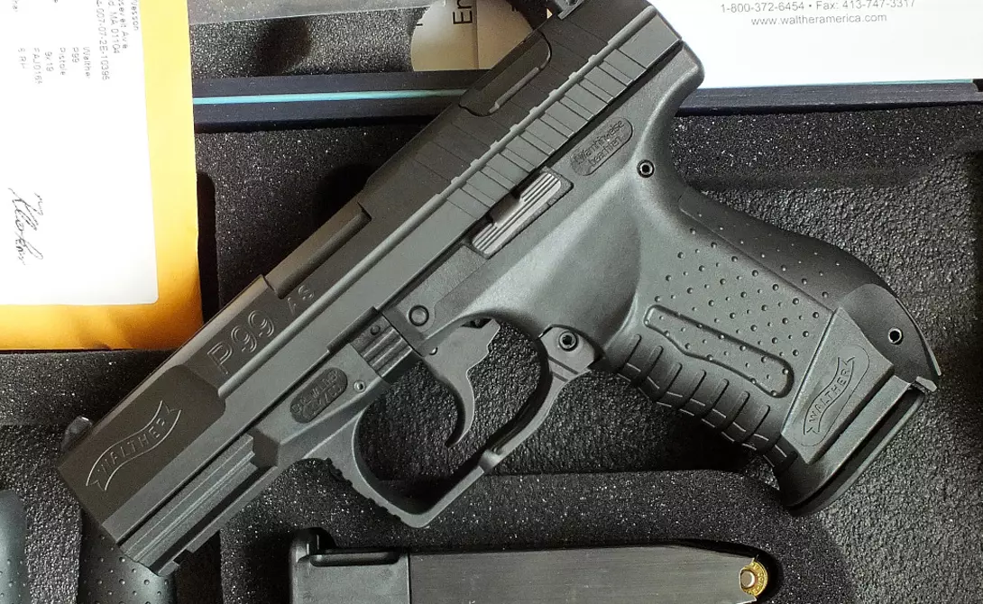 Bastola ya semi-otomatiki ya Walther P99 kutoka Ujerumani ni maarufu sana huko USA. Imetengenezwa na Carl Walther GmbH Sportwaffe, ambaye mwanzoni aliunda silaha kwa agizo la polisi wa Ujerumani. Kwa sasa, Walther P99 anafanya kazi na polisi wa Kipolishi na Wajerumani, na pia hutumiwa kikamilifu na maafisa wa jeshi la Kifini.