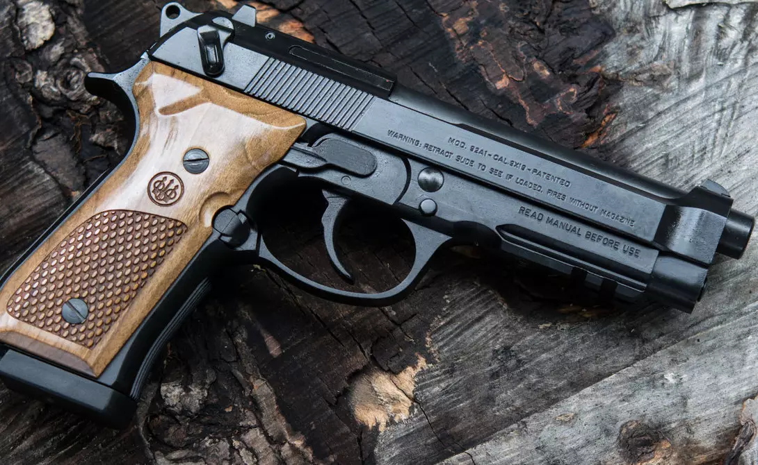 Beretta 92 Түпкүлүктүү өлкөнүн чегинен тышкарыда атактуу болуп калган италиялык өнүгүү. 1975 -жылдан бери тапанча француз жана америкалык армияда активдүү колдонула баштаган.