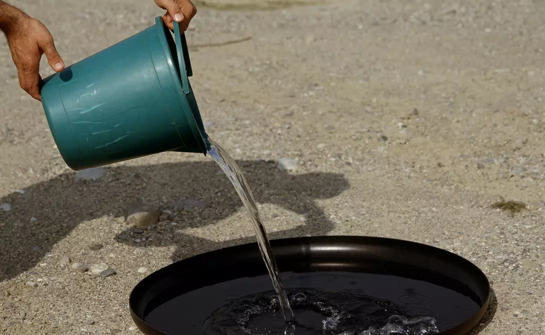 Problemau arennau Mae diffodd syched â dŵr y môr yn gwbl amhosibl. Mae halen yn cael ei dynnu o'r corff gan yr arennau, a fydd ar ôl coctel o'r fath yn cael ei orfodi i weithio i'r eithaf. Bydd llwyth trwm am amser hir yn achosi methiant yn y system - yn syml, nid yw'r arennau wedi'u cynllunio ar gyfer swyddi brwyn o'r fath.