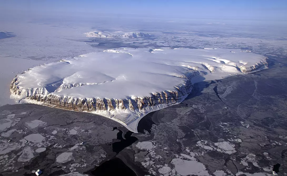 Greenland Agwaetiti kacha ibu n'ụwa ka bụ agwaetiti a na -akọwaghị. Mpekere ice kpuchiri 81% nke Greenland, na -eme ka ọrụ ndị nyocha ahụ sie ike dịka o kwere mee. Na mgbakwunye, ọnọdụ ihu igwe ebe a kwekọrọ na ọnọdụ ahụ: oke ifufe, oké ifufe snow na ntu oyi mgbe niile. O doro anya na a na -ahọrọ aha agwaetiti a ọsọ ọsọ.