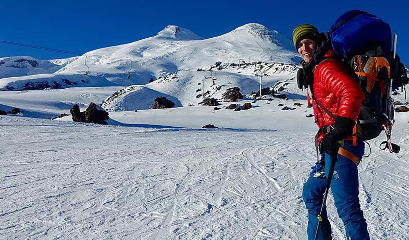 Amadekirina zikê Triathlete girîngiyek taybetî da amadekirina zikê ji bo xwarina neasayî û tewra jî. Di mehên pêşîn ên destpêkirinê de, Colin bi mebest xwarina nesax, erzan dixwar. Bi vî rengî, wî zikê xwe perwerde kir da ku dema ku diçû Polê Bakur bêyî pirsgirêk bêyî pirsgirêk bikaribe bizivire cemedê.