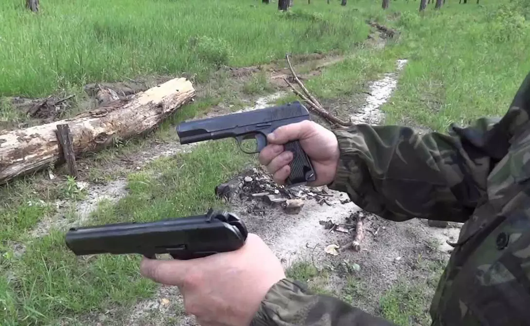 Ang kapanganakan ng isang alamat Ang pag-unlad ng Fyodor Tokarev ay labis na nagustuhan ng pinuno ng mga sandata ng Pulang Hukbo, Ieronim Uborevich, na sumulat ng isang masigasig na ulat sa mga resulta ng mga pagsubok sa militar. Nag petisyon si Uborevich para sa pagsisimula ng malawakang paggawa ng awtomatikong TT pistol - kinabukasan pagkatapos ng ulat, noong Pebrero 13, 1931, isang desisyon ang nilagdaan sa paggawa ng libu-libong mga pistola para sa kasunod na paglipat sa mga tropa.