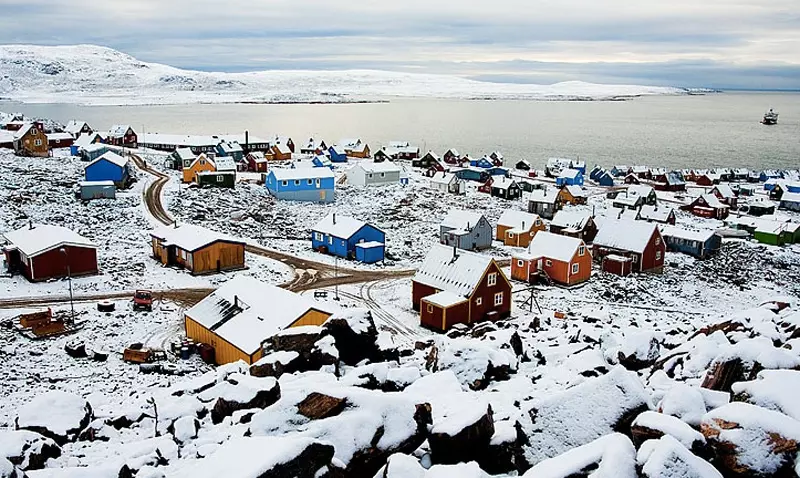 Illokkortoormiut, Greenland Mutane 452 ne kawai ke zaune a wannan ƙauyen. Suna iya zuwa “yankin” kawai ta hanyoyi guda biyu - ta jirgin ruwa ko helikwafta.