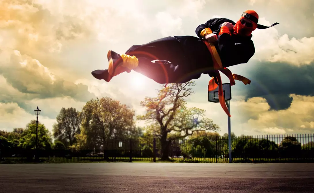 Daxili Azadlıq Parkour, daxili uşağınızı diriltmək üçün bənzərsiz bir fürsət verir. Ətrafdakı dünya nəhəng bir oyun meydançasına çevrilir, gündəlik mühitdə manevr etmək üçün yeni yollar tapmaq maraqlı olur. İstədiyiniz qədər ninja oynaya bilərsiniz - və heç kim sizə bir söz deməyəcək. Sadəcə tutmayacaq!