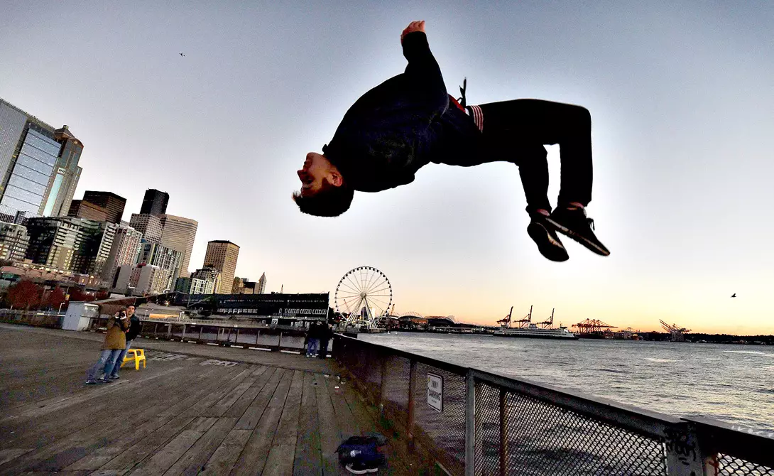 Spóirt Tá sé deacair folláine níos troime a chruthú. Ag rith, ag léim, ag dreapadh, ag luascadh: is féidir smaoineamh ar parkour mar oiliúint ar gach matán sa chorp. Ina theannta sin, feabhsaíonn parkour comhordú foriomlán an choirp freisin. Forbróidh an tasc deacair seo tú go cuimsitheach, mar gheall ar iarracht fhisiciúil, beidh ort iarracht mheabhrach a chur i bhfeidhm freisin.