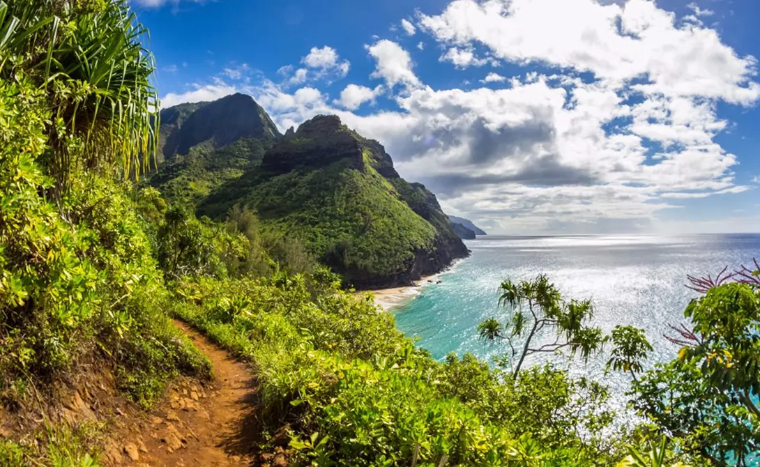 Kalalau Trail Havaji Havaji ostaju jedno od najljepših odredišta na svijetu. Penjanje na Kalalau zahtijevat će vam dan i malo truda - a zauzvrat će vam pružiti jedinstvenu priliku da jednim pogledom pogledate i ocean i cijeli otok.