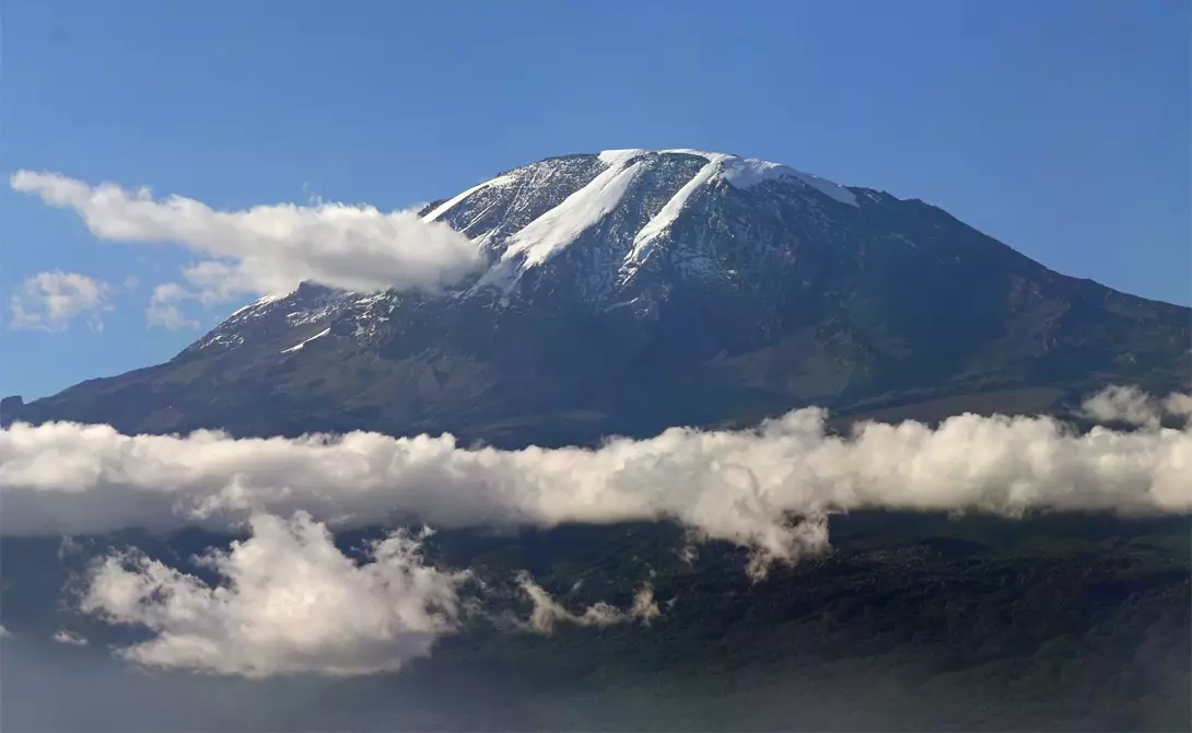 Kilimanjaro dağı Tanzaniya Kilimanjaro dağı dünyanın ən yüksək dayanan zirvəsidir. Yamaclarından cəsarətli səyahətçinin nəfəs kəsən bir mənzərəsi olacaq. Gəzintinin özü, seçilmiş marşrutun mürəkkəbliyindən asılı olaraq beşdən doqquz günə qədər davam edəcək.