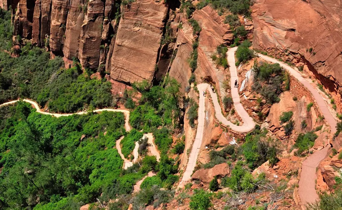 Zion Angel Trail, USA Nacionalni park Zion može se sigurno preporučiti planinarima svih razina. Putovanje poznatim stazom anđela podiže turista na impresivnu visinu, a samu cestu na nekim mjestima presijecaju najdublji kanjoni koje je moguće savladati samo uz pomoć posebno obučenog osoblja parka.