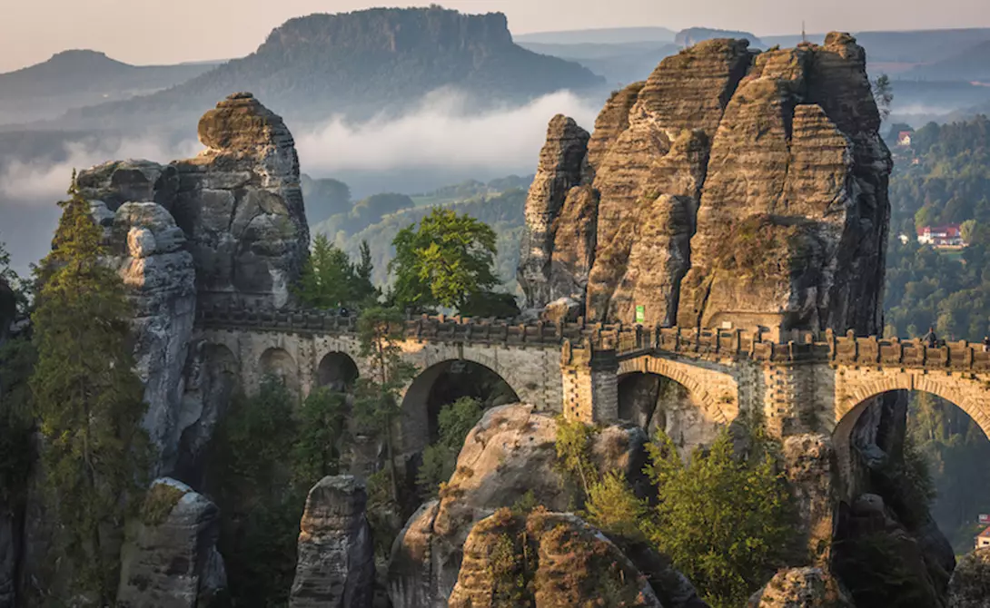 Saxon Switzerland Germany Chokwadi, paki haina chekuita neSwitzerland. Inowanikwa mukati memiganhu yeGerman, padyo neDresden. Saxon Switzerland yakanaka kune vanokwira makomo, uye vese nyanzvi uye amateur vanogona kuwana nyore nzvimbo yakatenuka.