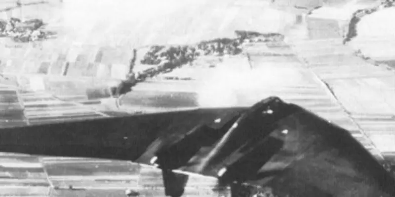 Primele zboruri Încă din 1937, primele Hörten II au văzut cerul. Următorul model, Hörten III, a devenit modelul final din care a fost construit misteriosul avion Luftwaffe. Desigur, era foarte departe de a fi perfect. Țevile de oțel au servit ca bază pentru întreaga structură, iar aripa în sine era din lemn. Acest lucru nu l-a împiedicat pe Hörten III să performeze cu succes în mai multe competiții, confirmând indirect corectitudinea fraților-ingineri.