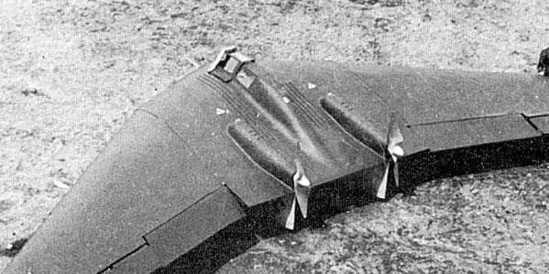 Caracteristicile centralei Horten Ho IX: 2 turbomotoare Jumo 004, 900 kgf de presiune, anvergură și aripă: 16,8 m și 50,8 m2, lungimea aeronavei: 7,45 m, înălțime - 2,8 m Greutate maximă la decolare: 9000 kg Viteză maximă: 945 km / h Viteza de croazieră: 685 km / h la o altitudine de 10.000 Autonomie de zbor cu rezervoare de cădere: 3150 km