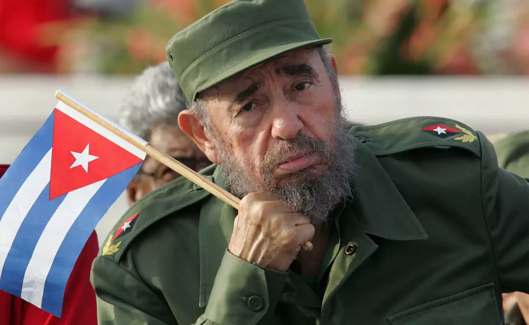 Fidel Castro Daar is 'n dokumentêr genaamd "638 Ways to Kill Fidel Castro". Miskien oordryf die direkteur 'n bietjie, maar die CIA het wel honderde pogings aangewend om die vurige kommunis uit die weg te ruim. Eens het die verkenners selfs die voormalige minnaar van Castro gewerf, maar hy kon die meisie met vaardige sielkundige druk ontwapen.