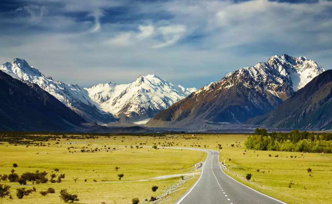 New Zealand New Zealand bụ ebe ndị njem si n'akụkụ ụwa niile na -aga. Obodo dị jụụ ma maa mma, nke agaghị adị nfe ịbanye.