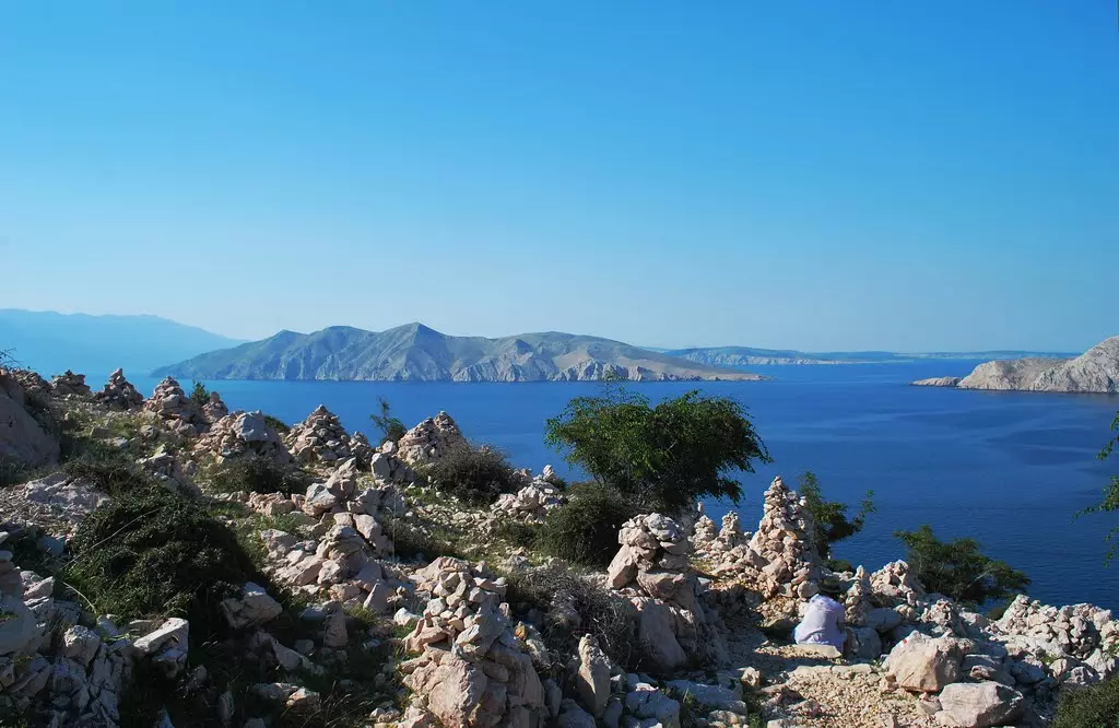 Prvić Kroatië Dit eiland ligt in de Adriatische Zee. Prvić is niet meer dan vijf vierkante mijl groot en verschillende soorten planten en vogels voelen zich op hun gemak.