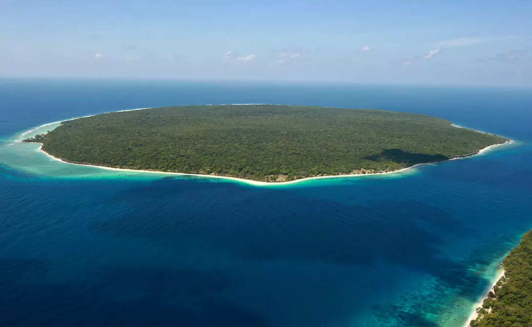 Jaco Het eiland Jaco wordt beschouwd als een heilig land - daarom woont hier niemand. Er worden hier echter de hele tijd excursies gehouden en toeristen kunnen korte tijd op het eiland kamperen.