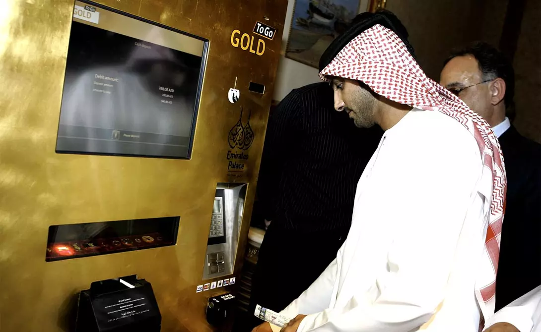 Aya mesin ATM di Dubai anu ngaluarkeun bar emas.