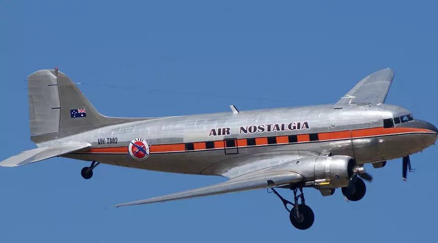 Douglas DC-3 Douglas Dakota atanapi DC-3 parantos dianggap salah sahiji pesawat anu paling dipercaya dina waktosna. Dina Désémber 1948, anu sanés DC-3 berangkat ti Puerto Rico kalayan 28 panumpang naék. Hiberna badé ka Miami, tapi ngaleungit di Segitiga Bermuda. Henteu aya karusakan atanapi tilas anu sanés.