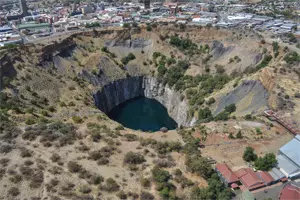 10 mensgemaakte swart gate op die aarde se liggaam