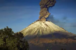 Gunung berapi berbahaya siap meletup pada bila-bila masa