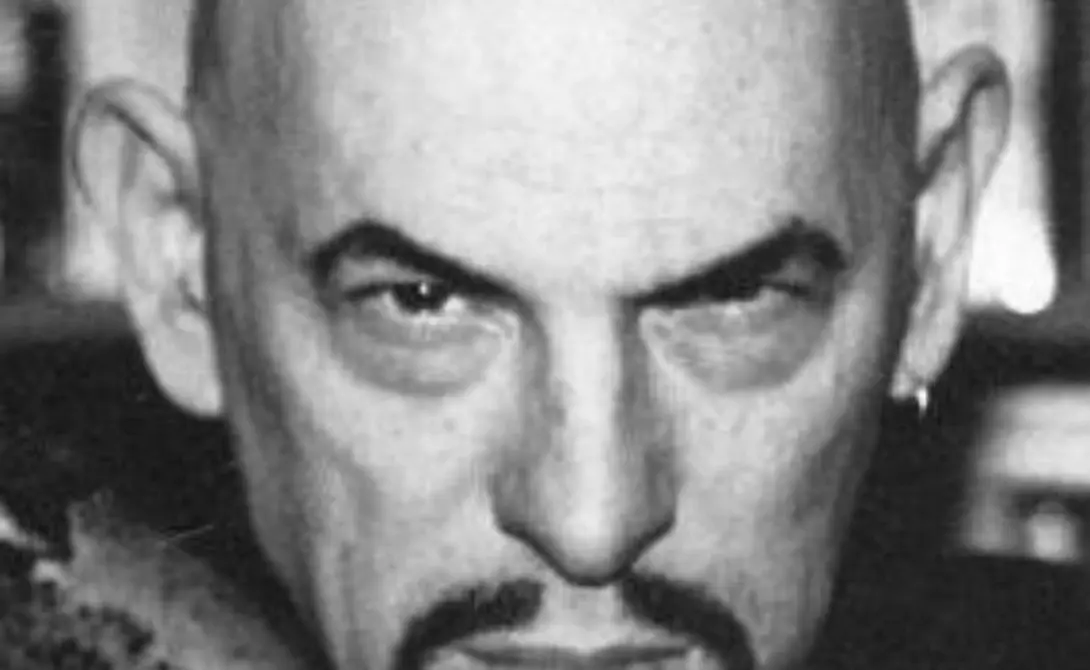 Satanasen eliza ofiziala 1966an sortu zuen Anton LaVey-k. Bere kideak, egia esan, ateoak dira, ez baitute batere Jainkoarengan edo deabruarengan sinesten.