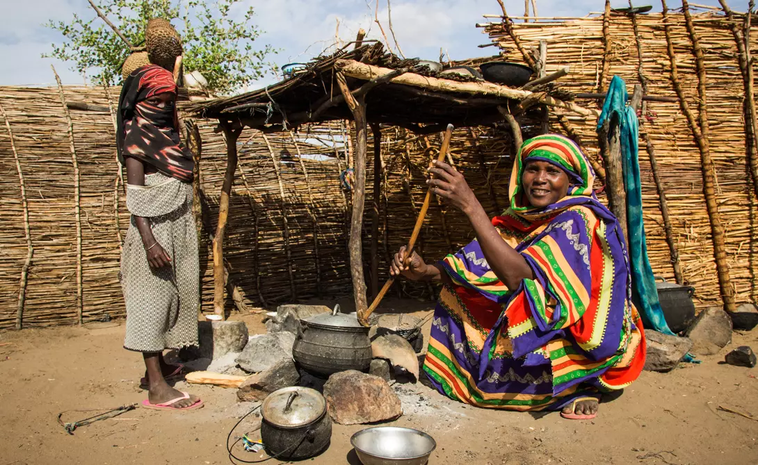 Zambija Očekivano trajanje života: 46,93 godina Nekada prilično prosperitetna zemlja, Zambija je pala u siromaštvo nakon pada svjetskih cijena bakra 1970. Od tada se zemlja borila s nizom izazova. Nedostatak centralizirane opskrbe vodom, epidemija HIV -a i 70% stanovništva koje živi ispod granice siromaštva.