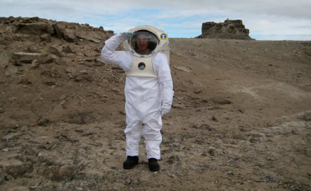 Mokhatlo oa Mars o sebelisoa le ho lefelloa ke NASA. Motheo oa setsi ke Flashline Mars Arctic Research Station (FMARS). E fumaneha phuleng, ka holim'a Horton Crater.