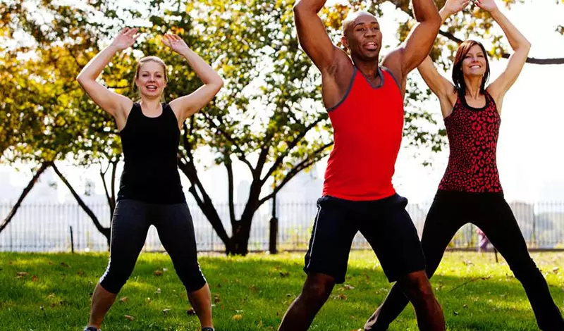 Aerobics De vanligaste aerobics kan lösa problemet med sömnlösa nätter och ständiga räder på kylskåpet. Forskare vid Federal University of São Paulo fann att en session med måttlig aerob träning hjälpte respondenterna att öka sin totala sömntid med 21%.