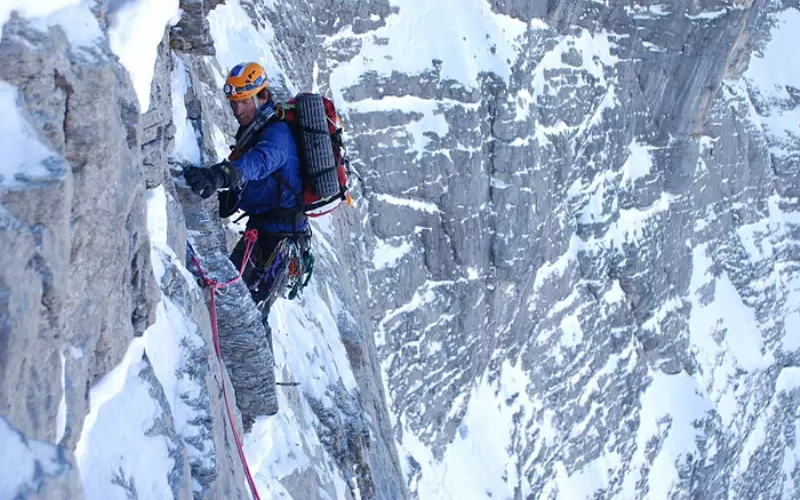 Eigar Ligging: Switserland, Alpe Hoogte: 3970 m Die Eigar word beskou as een van die dodelikste pieke ter wêreld, ondanks die lae hoogte. Hy word dikwels ook die 'kannibaal' genoem. Die groot hoogteverskille en die voortdurend veranderende weer lei tot groot probleme vir klimmers. Vir een en 'n half eeu van die styging het die beraad die lewe van 65 mense geëis.