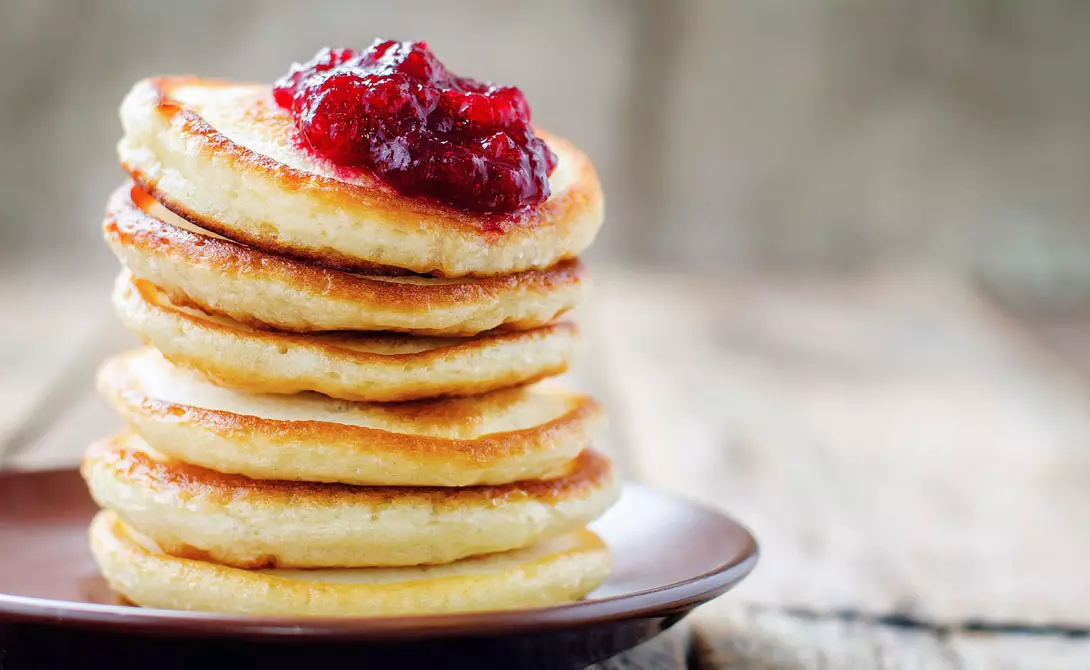 Memilih sarapan Anda Sarapan dianggap sebagai makanan terpenting hari itu karena suatu alasan. Makanan kaya protein seimbang akan membuat Anda kenyang di pagi hari. Pilihan ideal adalah telur orak-arik dasar dengan sepotong sosis dan sayuran segar.