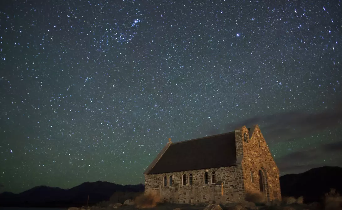 Kerry International Park Ireland Ένα από τα πιο σκοτεινά μέρη στο βόρειο ημισφαίριο βρίσκεται στα νοτιοδυτικά της αειθαλής Ιρλανδίας. Το διεθνές πάρκο Kerry είναι μνημείο παγκόσμιας κληρονομιάς της UNESCO: παραλίες ανέγγιχτες από τον πολιτισμό, διαφανείς λίμνες, ένας ουρανός στολισμένος με αμέτρητα σμαράγδια μακρινών αστεριών.