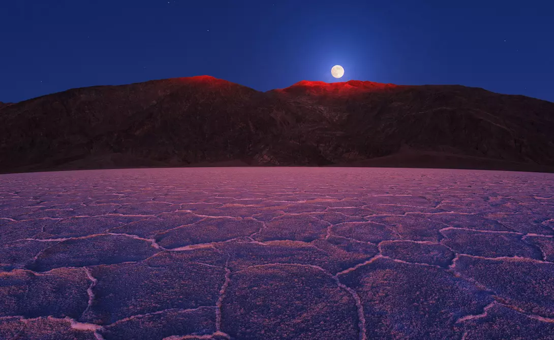 Death Valley California, USA Huduma ya Hifadhi ya Kitaifa inafanya kazi kwa bidii kudhibiti uchafuzi wa mazingira katika maeneo yaliyo karibu na Bonde la Kitaifa la Wanyamapori. Lazima niseme, hawa watu wanafanya kazi yao vizuri kabisa - usiku Bonde linaangazwa tu na mwangaza wa nyota.