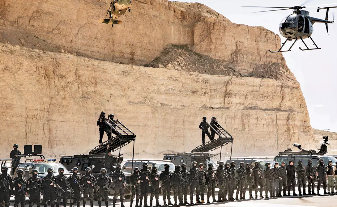 Formadas en 1965, las Fuerzas Especiales de Jordania lograron visitar todas las operaciones militares más o menos grandes en esta región. El soldado está entrenado para operaciones de reconocimiento, combate y antiterrorismo.