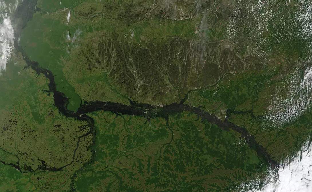 Urusi ya Ob-Irtysh kilomita 5,414 Mto huu unapita kati ya Siberia ya Magharibi, ikitokea katika milima ya Altai. Jiji la kwanza hapa ni la kweli, Barnaul, jiwe la nyika za Siberia.