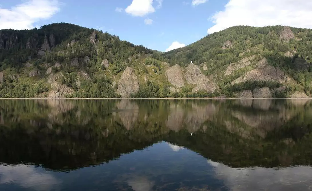 Yenisei Mongolia lan Rusia 5,539 kilometer Yenisei mili sisih lor saka Mongolia menyang Teluk Yenisei lan pungkasane mili menyang Samudra Arktik. Umume dalane liwat lanskap putih salju ing Siberia - lan mung warga Krasnoyarsk sing bisa gumunggung kaya musim panas.