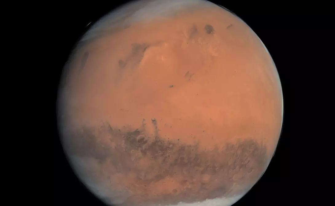 Mars. Ang larawan ay pag-aari ng parehong Rosetta - ang larawan ay nakuha sa paraan ng patakaran ng pamahalaan sa kometa Churyumov-Gerasimenko.