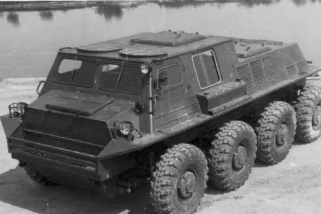 Model STPR-6901-01 1970 Ang all-terrain nga salakyanan, nga nakadawat sa hingpit nga dili masulti nga marka nga STPR-6901-01, nahimo nga usa sa labing malampuson nga klase niini. Gitugotan siya sa naselyohan nga payag nga malampasan ang mga sapa sa bisan unsang giladmon, ug ang mga hantatalo nga hingpit nga nakasagubang sa lamakan ug tinapay sa niyebe.