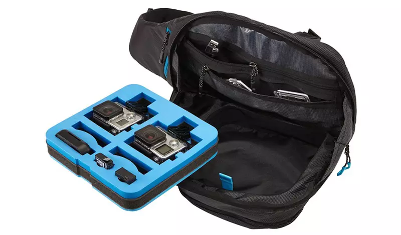 Thule Legend GoPro Sling Action Camera Backpack Osoby przyzwyczajone do ruchu z pewnością docenią zalety wszelkiego rodzaju toreb, plecaków i etui szwedzkiej marki Thule. Nadszedł czas, aby zwrócić uwagę na najwyższą jakość ich produktu i właścicieli kamer akcji GoPro, zwłaszcza dla których powstały lekkie i ergonomiczne plecaki Thule Legend. Model Sling Pack z pewnością przypadnie do gustu tym, którzy wolą nosić plecak na jednym ramieniu, zachowując przy tym możliwość szybkiego przyjęcia pozycji „bojowej”. Zaletą jest zapewnienie wygodnego dostępu do przedziału, który może pomieścić do dwóch kamer, przy zachowaniu bezpiecznych warunków transportu i odporności na wstrząsy. Być może nie musisz wiedzieć więcej, aby podjąć decyzję o zakupie.