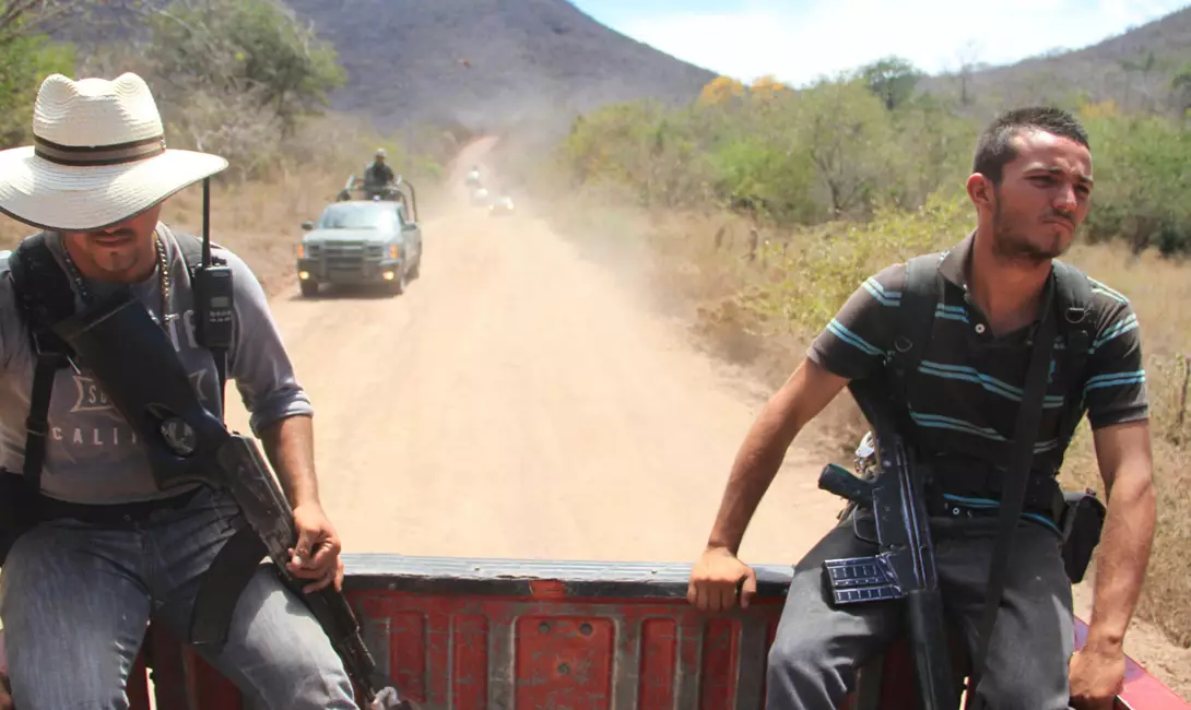 Asi, sekutonga, maMexico anofarira kutaurirana. Kazhinji hurumende yakavimbisa kusabata macartels - munhu wese aingowana zvikamu zvake. Muna 2000, zvematongerwo enyika zvakakamurwa kuva mapato akati wandei, izvo zvakapa vanotengesa zvinodhaka kuwedzera simba.