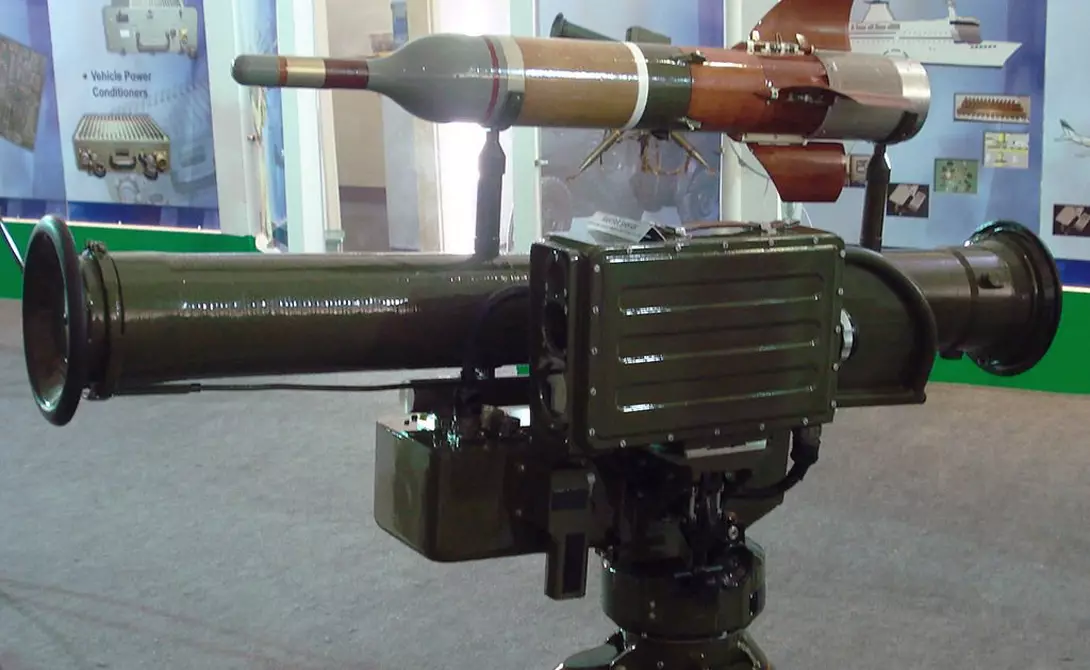 Hongjian-8 Chinese anti-tank missile system HJ-8 inoshanda chinhambwe chinosvika kumakiromita matanhatu uye chombo chakasimba kwazvo chinokwanisa kuparadza kunyangwe masvingo akakomba.