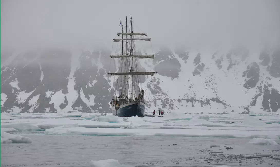 Verdere navorsing Die argeoloë van die NOAA -span is vol vertroue dat die smeltende ys hulle sal help om ander ontdekkings van hierdie aard te maak. Indirekte vondste bevestig reeds die entoesiasme van die navorsers: wrakke van gesinkte skepe is op sommige van die mees afgeleë strande in die streek gevind.