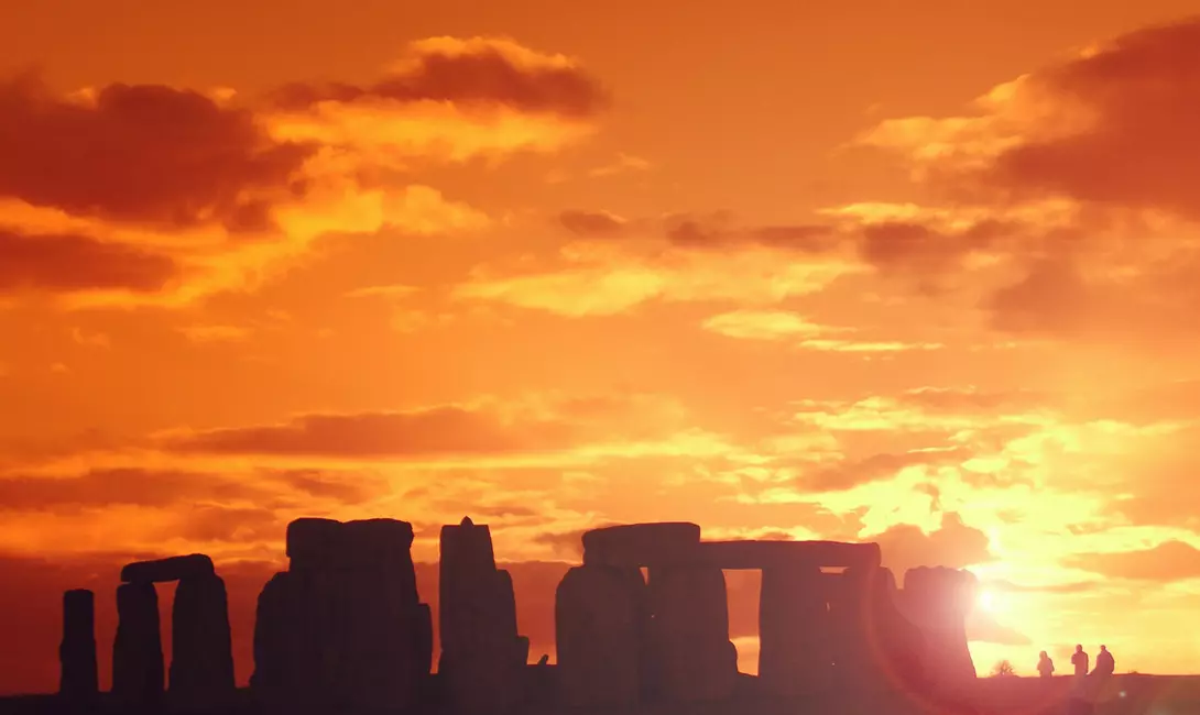 Stonehenge Anglaterra Els científics encara es pregunten com els antics van utilitzar aquest misteriós monument de pedra. Podeu admirar una de les postes de sol més notables de la vida sense aquest coneixement sagrat.