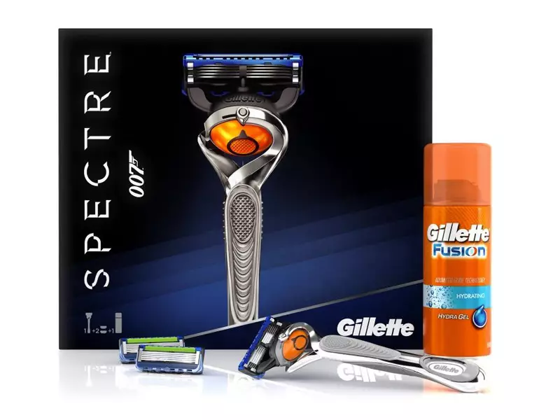 Бритва Gillette Fusion ProGlide Flexball До Нового року Gillette випускає спеціальні подарункові набори з бритвеними системами Gillette Fusion ProGlide з технологією Flexball. Цей чудовий подарунок забезпечить ретельного гоління і дасть кожному можливість відчути себе легендарним агентом 007. Подарунковий набір Gillette включає в себе бритву Fusion ProGlide з технологією FlexBall з ручкою в хромовом виконанні, 2 змінні касети Fusion ProGlide і зволожуючий гель для гоління Fusion HydraGel.