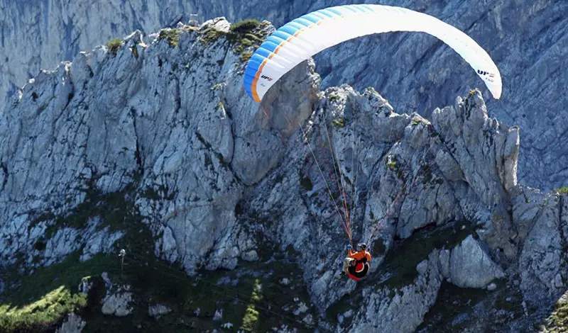 Parapente Um certificado que lhe permite voar sem a supervisão de um treinador, você pode facilmente obter cursos especiais. Equipamentos usados ​​(mais do que suficientes no início) custarão apenas alguns milhares de dólares - em comparação com a possibilidade de voar por conta própria, essa quantia parece realmente irrisória.