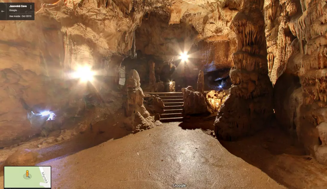 Yasovskaya Cave అనేది UNESCO వరల్డ్ హెరిటేజ్ సైట్, మరియు Google స్ట్రీట్ వ్యూ ప్రపంచంలో ఎక్కడి నుండైనా దాని అందాన్ని ఆస్వాదించడానికి మిమ్మల్ని అనుమతిస్తుంది.