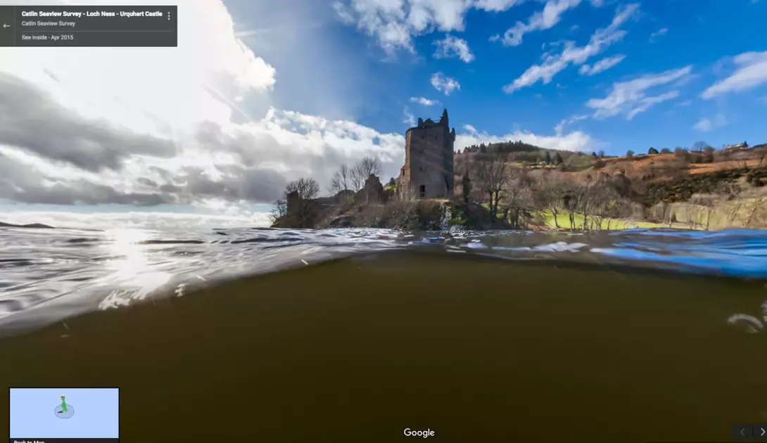 O cameră Google a capturat Castelul Urquhart, situat pe malul Locului Ness din Scoția.