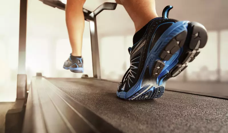 Treadmill Seueur jalma ngan saukur teu paduli kana treadmill, langkung resep ngaji énjing atanapi sonten di daérah sorangan. Nyatana, treadmill langkung épéktip kusabab éta ngamungkinkeun anjeun ngendalikeun kadar sapanjang latihan - teu aya rileks nalika latihan!