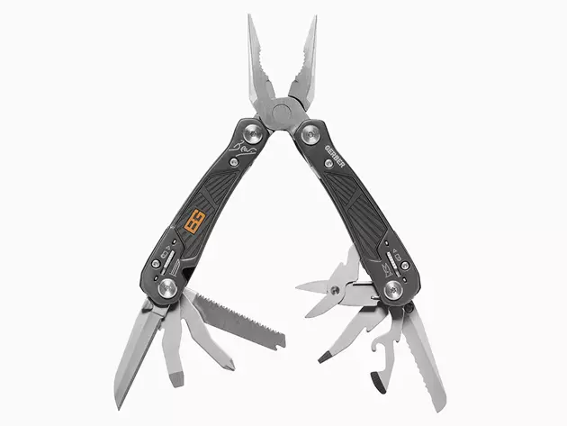 Bear Grylls Ultimate Multitool: כלי הרב הקלאסי של מאסטר הישרדות Bear Grylls עשוי להיות הדבר היחיד שאתה לוקח לאי מדברי. בהתחשב במגוון התכונות, קניון ייפתח באי שלך בעוד שנה.