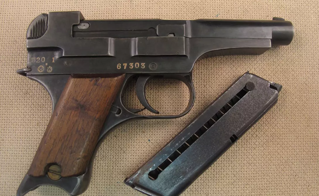 Custos de tempo de guerra A situação no front simplesmente não permitia que os japoneses produzissem armas de qualidade. Para a nova pistola, já sofrendo de um monte de doenças, qualquer falha da montadora na linha de montagem ameaçava ser fatal. Os mecanismos de gatilho de quase todos os Nambu Tipo 94 revelaram-se tão pouco confiáveis ​​que os soldados preferiram manter a pistola longe de si mesmos e apenas prenderam o coldre como último recurso. Além disso, a nova pistola não era barata - na verdade, era ainda mais cara do que o modelo anterior.