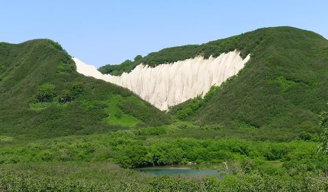 Dieser Vulkan hat große klimatische Veränderungen in der Region verursacht. Die Lava erreichte sogar das Ochotskische Meer und den Pazifischen Ozean.